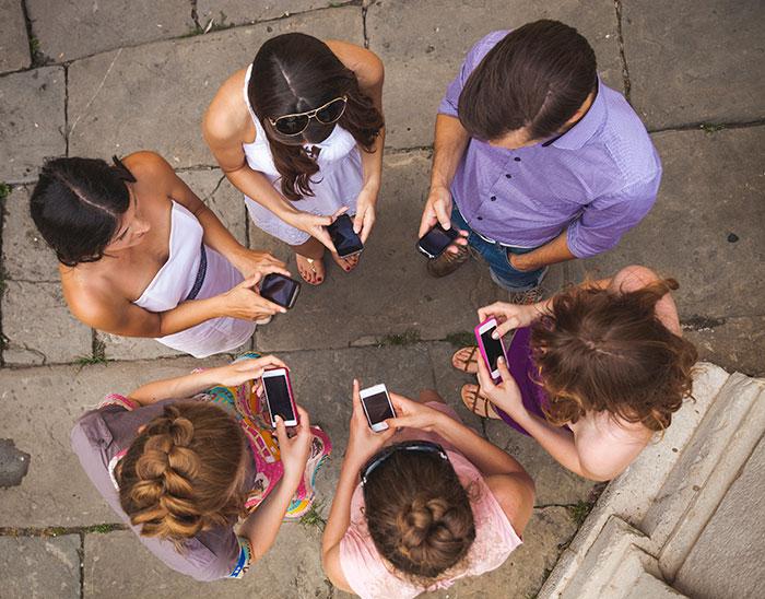 The Positive and Negative Effects of Tech On Teenagers – Teens Meet ...